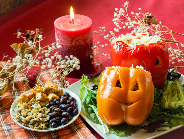 Poivrons d’Halloween farcis au tofu, haricots noir et fromage | Recette ...